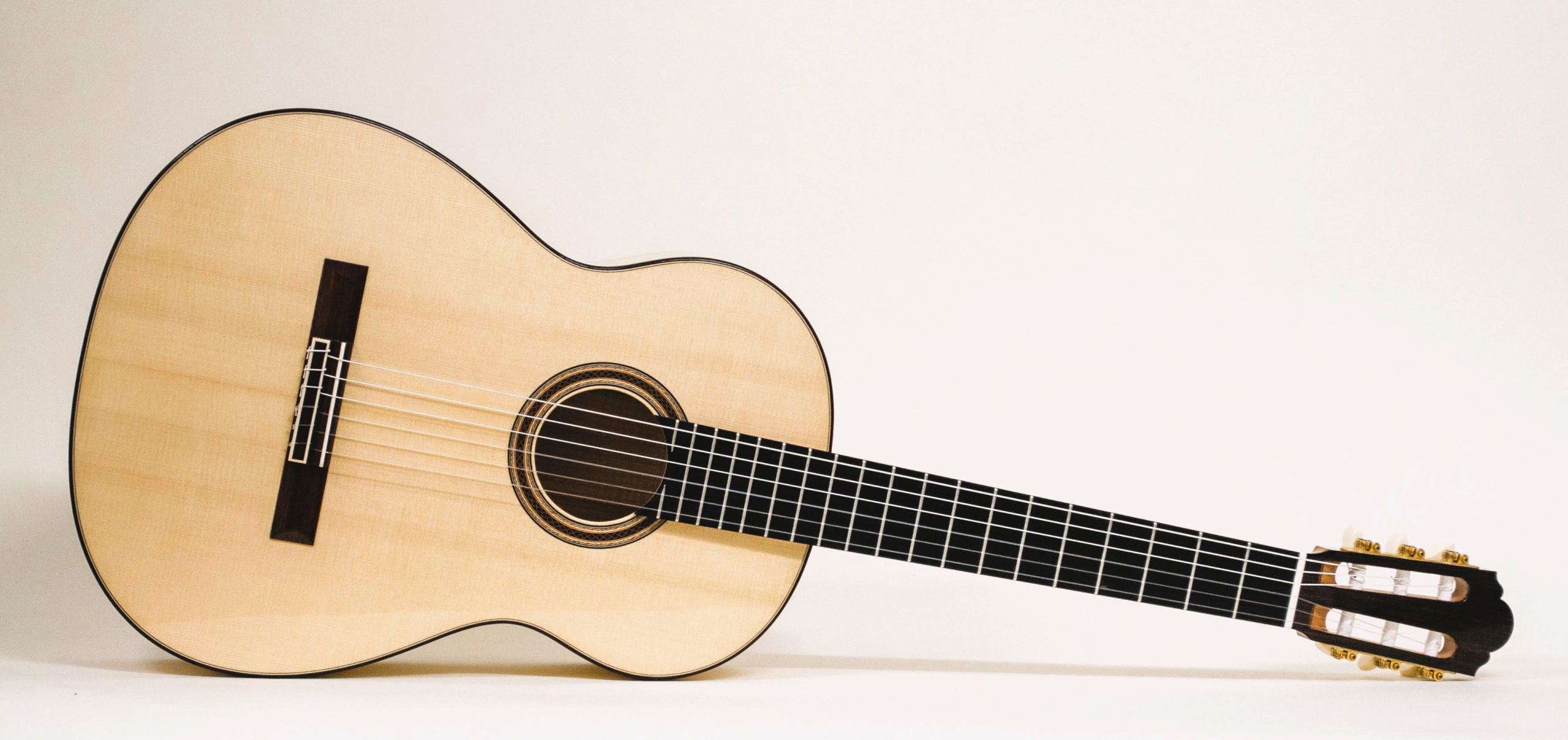 Lisa Duchêne - Lutherie guitares à Haguenau
